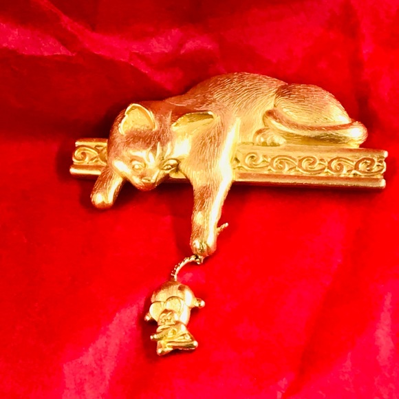 JJ | Jewelry | Vintage Jj Gold Tone Cat And Mouse Brooch Pin | Poshmark